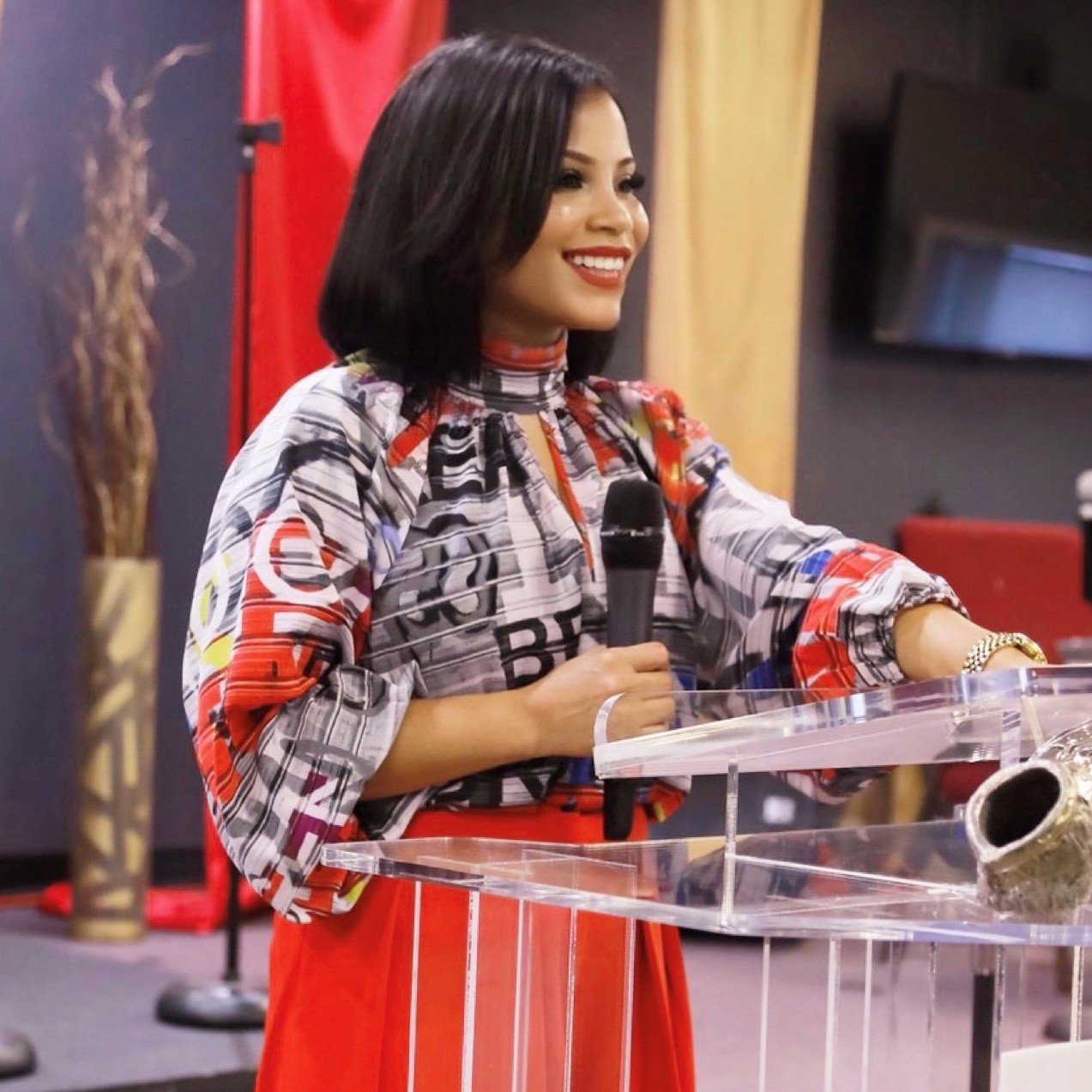 Contact – Nisa Marie